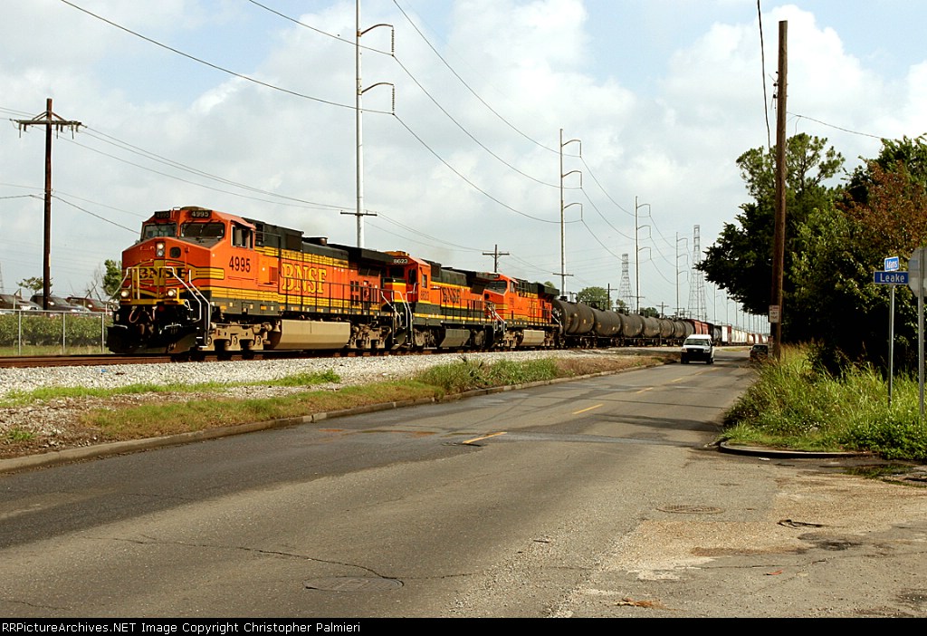 BNSF 4995, BNSF 8623, and BNSF 7669